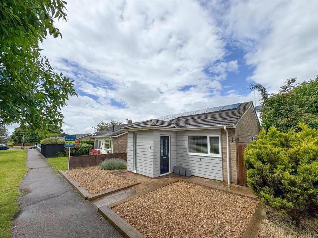 The Cedars, Lakenheath 3 bed detached bungalow to rent £1,575 pcm £363 pw