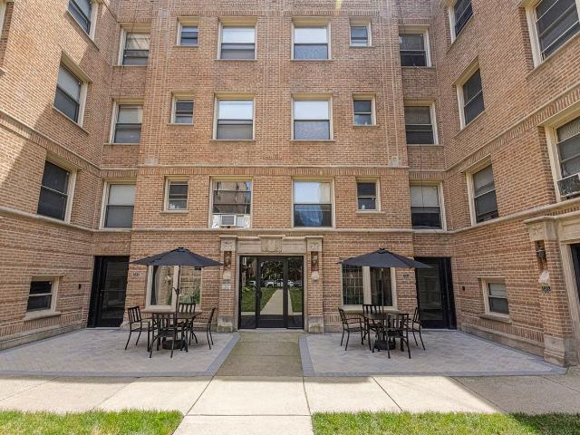 The Chase Court Studio Apartment for Rent at 1627 W Chase Ave, Chicago, IL 60626 Rogers Park