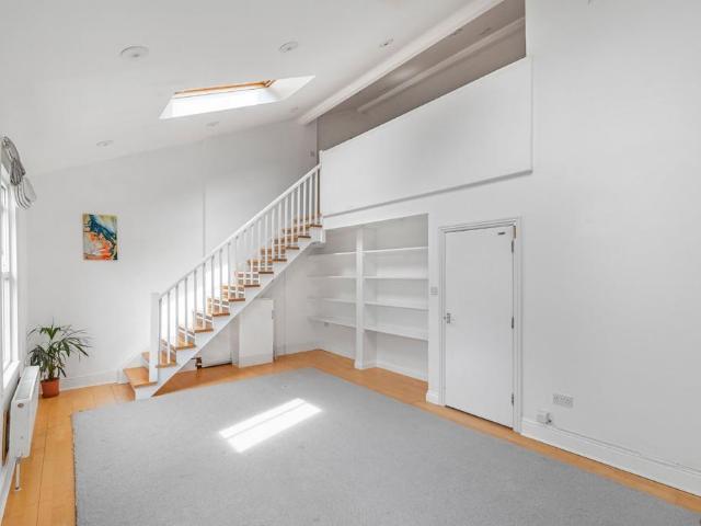 The Chase, Clapham, London, SW4 2 bed flat to rent £3,150 pcm £727 pw