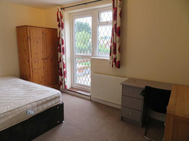 The Chase, Guildford GU2, Room to rent, £825 pcm | PrimeLocation