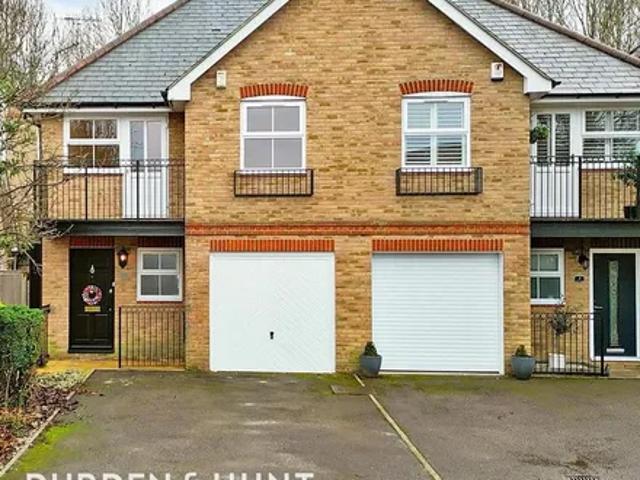 The Chase, Loughton, IG10 4RE, United Kingdom | 4 bed duplex for rent #139334361 | Rentberry