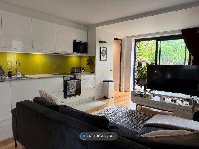 The Chase, London SW4, 2 bed flat to rent, £2,500 pcm | PrimeLocation