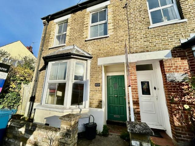 The Chase, Pinner HA5 5 bed cottage to rent £3,250 pcm £750 pw