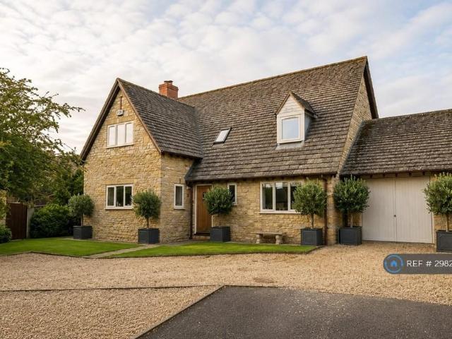 The Chestnuts, Kidlington, OX5 4 bed detached house to rent £3,600 pcm £831 pw