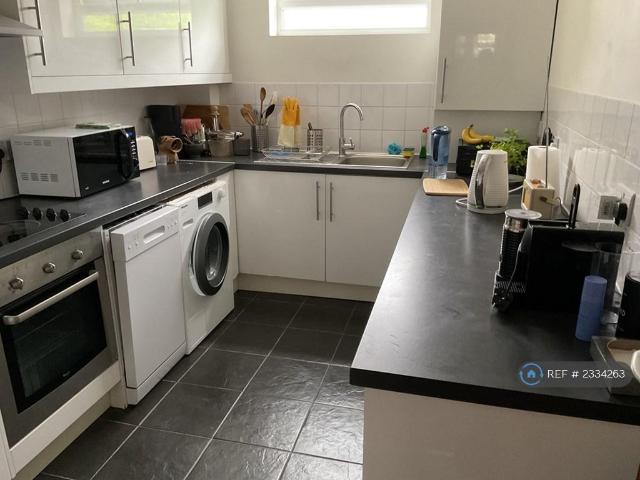 The Chestnuts, London, N2 1 bed flat to rent £1,900 pcm £438 pw