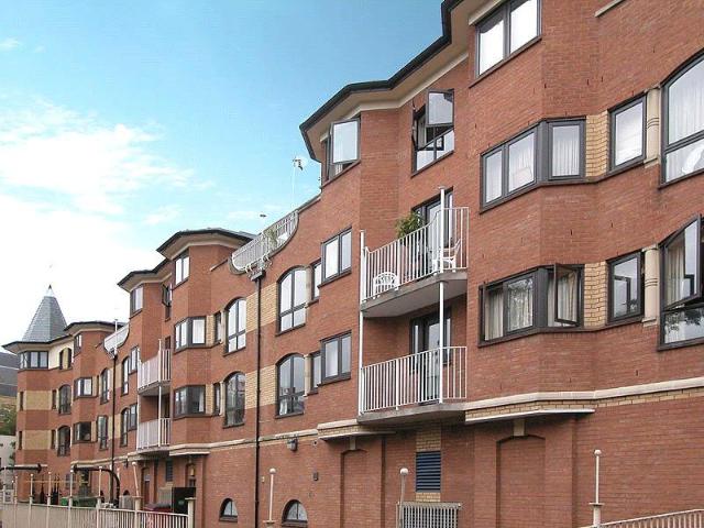 The Chilterns, Gloucester Green. 2 bed apartment to rent £2,000 pcm £462 pw