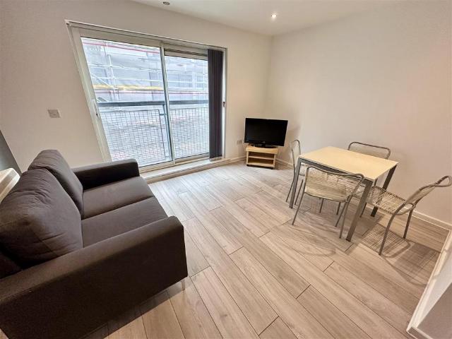 The Citadel, Ludgate Hill, Manchester 2 bed apartment to rent £1,150 pcm £265 pw