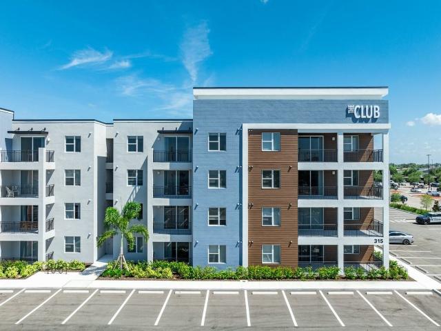 The Club on Pine Island 3 Bedroom Apartment for Rent at 315 Sw Pine Island Rd, Cape Coral, FL 33991 Mariner