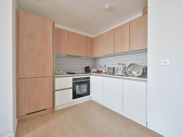 The Clarendon, WD17, Watford, WD17 1 bed flat to rent £1,700 pcm £392 pw
