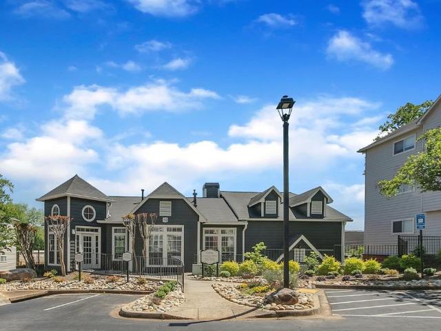The Clarion Apartments 2 Bedroom Apartment for Rent at 10 Rimington Ln, Decatur, GA 30030