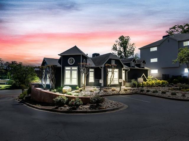 The Clarion Apartments 3 Bedroom Apartment for Rent at 10 Rimington Ln, Decatur, GA 30030