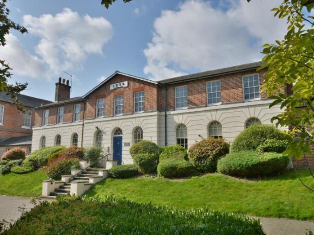 The Cloisters, Andover, SP10 3FX 1 bed apartment to rent £1,000 pcm £231 pw