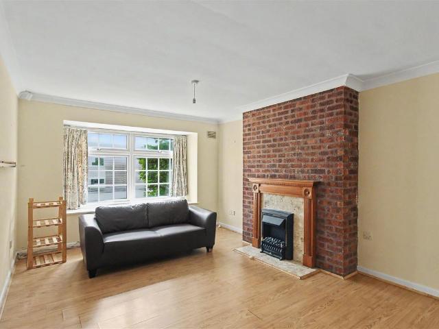 The Cloisters, Beeston, Nottingham NG9, 4 bed semi detached house to rent, £1,350 pcm | PrimeLocation
