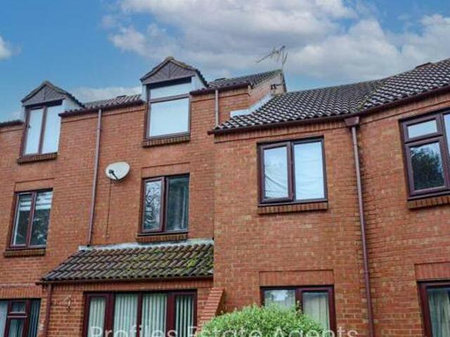 The Cloisters, Wood Street, 2 Bedroom Town