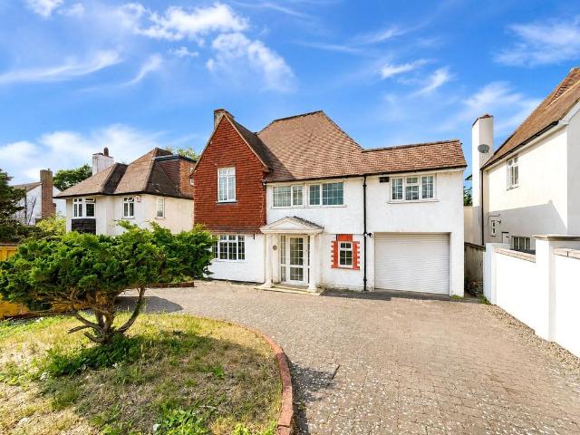 The Close, Wilmington, Kent, DA2 6 bed detached house to rent £4,500 pcm £1,038 pw