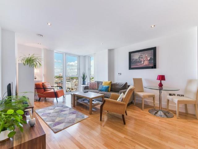 The Crescent, 2 Seager Place. 1 bed flat to rent £1,924 pcm £444 pw