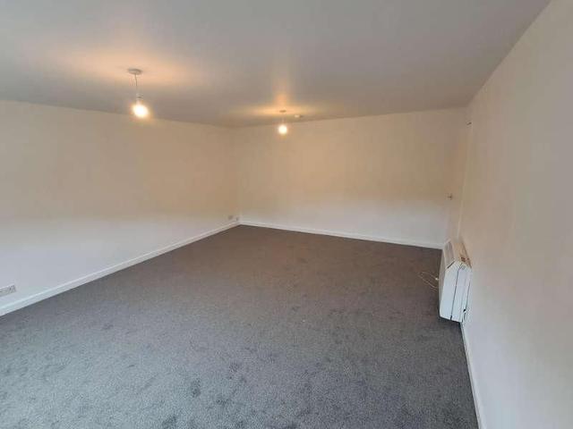 The Crescent, Clydebank, G81