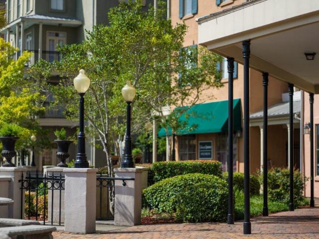 The Crescent at River Ranch 2 Bedroom Apartment for Rent at 1042 Camellia Blvd, Lafayette, LA 70508
