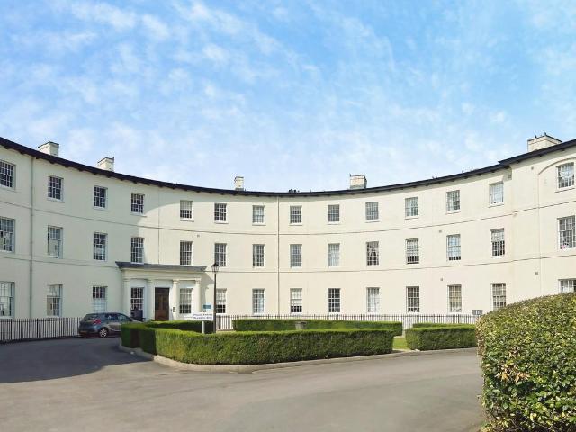 The Crescent, Gloucester 2 bed apartment to rent £1,150 pcm £265 pw