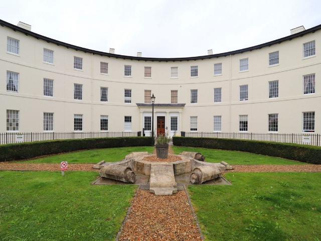 The Crescent, Gloucester GL1, 2 bed property to rent, £1,200 pcm | PrimeLocation