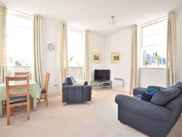 The Crescent, Gloucester, GL1
