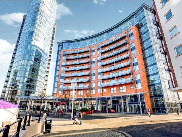 The Crescent, Gunwharf Quays. 2 bed flat to rent £1,750 pcm £404 pw