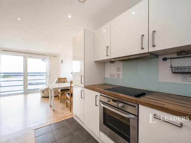 The Crescent, Gunwharf Quays, PO1 1 bed flat to rent £1,450 pcm £335 pw