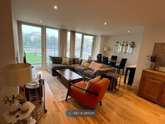 The Crescent, London SE8, 3 bed flat to rent, £3,200 pcm | PrimeLocation
