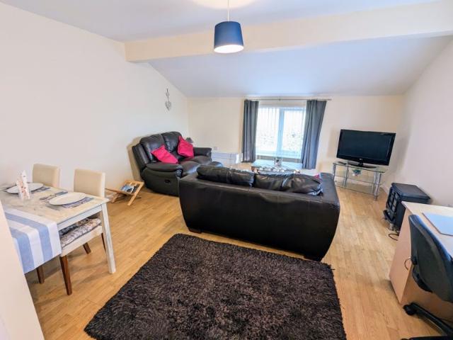 The Crescent, Montford Bridge, Shrewsbury, SY4 1EA