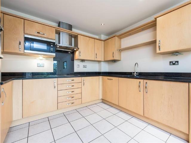The Crescent, MAIDENHEAD 1 bed apartment to rent £1,375 pcm £317 pw