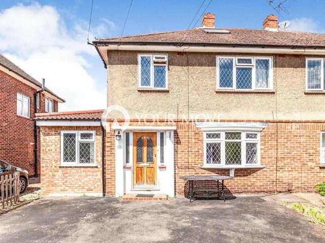 The Crescent, Surrey TW20 8 bed semi detached house to rent £4,900 pcm £1,131 pw