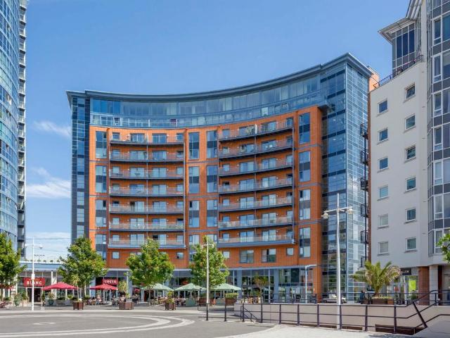 The Crescent, Portsmouth PO1 2 bed apartment to rent £1,900 pcm £438 pw