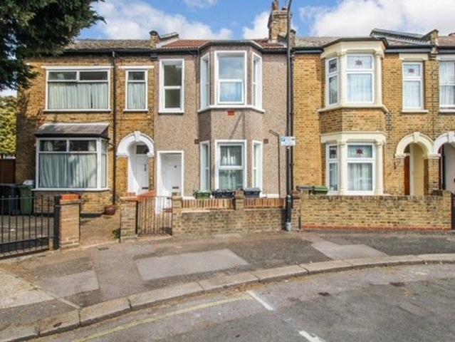 The Crescent, Walthamstow, London E17, 1 bed flat to rent, £1,500 pcm | PrimeLocation
