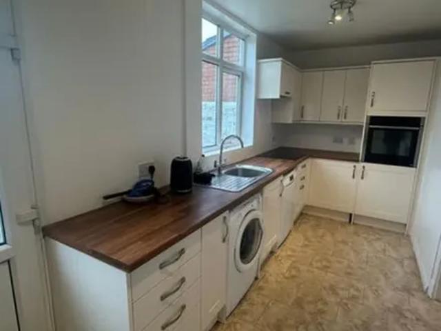 The Crescent, Wednesbury, WS10 9BE, United Kingdom | 3 bed duplex for rent #142760322 | Rentberry