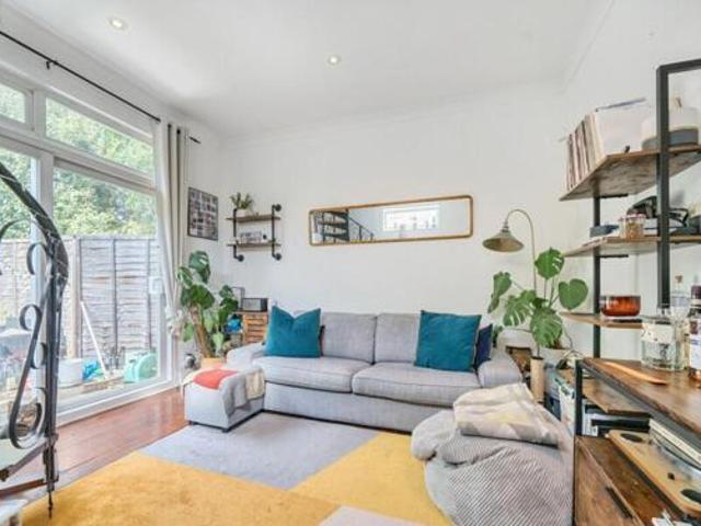 The Crescent, Wimbledon Park, 1 Bedroom Maisonette