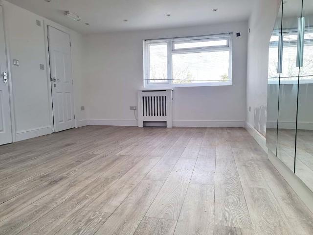 The Crossway, London N22, Studio to rent, £1,200 pcm | PrimeLocation
