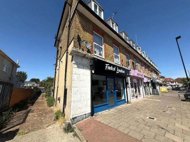 The Crossways, Hounslow TW5, 1 bed flat to rent, £1,700 pcm | PrimeLocation