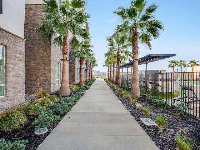 The Crossings Student Apartments 4 Bedroom Apartment for Rent at 2920 Ramona Ave, Sacramento, CA 95826