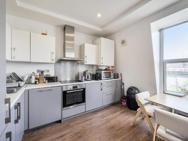 The Cut, Waterloo, SE1 2 bed apartment to rent £2,800 pcm £646 pw