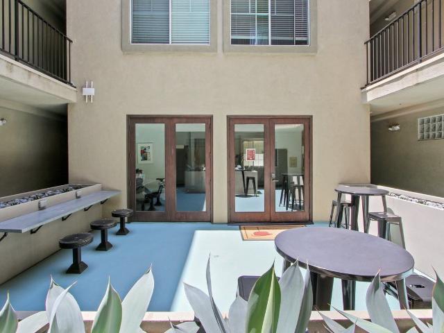 The Culver 2 Bedroom Apartment for Rent at 3325 S Canfield Ave, Los Angeles, CA 90034 South Robertson