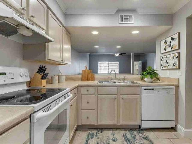 The Current Apartments 2 Bedroom Apartment for Rent at 4101 Nw Expressway, Oklahoma City, OK 73116