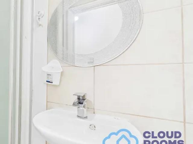 The Angel of Bow, 171 173 Devons Road, Bromley by Bow, London, E3 3QX, United Kingdom | 3 bed apartment for rent #165376361 | Rentberry