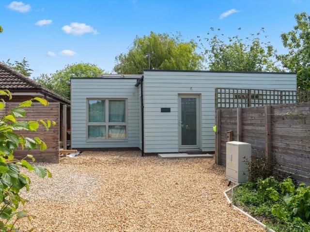The Annexe Hobbledodds, Cambs CB24 2 bed bungalow to rent £1,395 pcm £322 pw