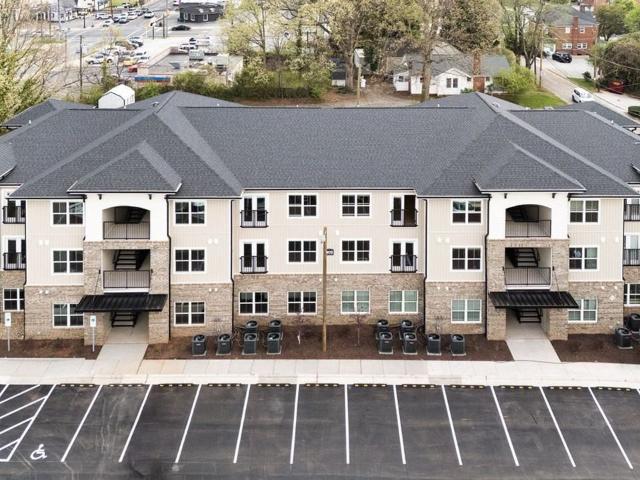 The Addenbrook Apartments 2 Bedroom Apartment for Rent at 803 Holliday Dr, Greensboro, NC 27403 Brice Street Area