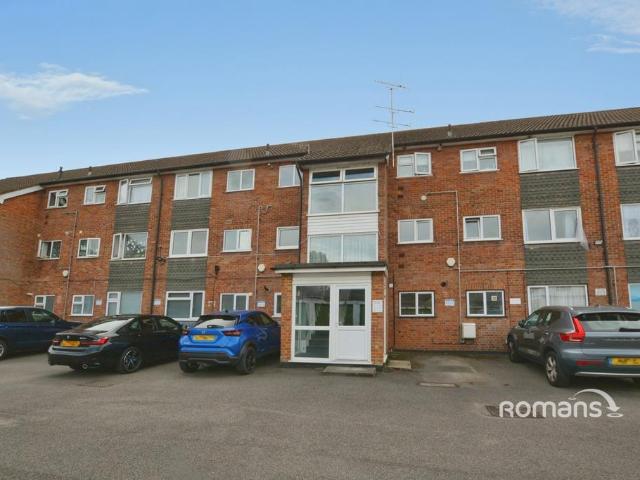 The Alders, Alder Road, Denham, UB9 2 bed flat to rent £1,700 pcm £392 pw