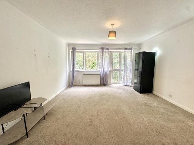 The Alders, Alder Road, Uxbridge, UB9 2 bed flat to rent £1,590 pcm £367 pw