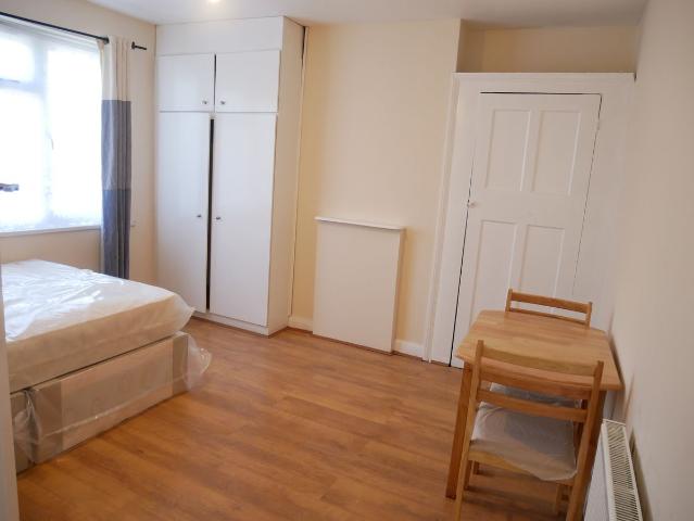 The Approach, Acton W3, Room to rent, £750 pcm | PrimeLocation