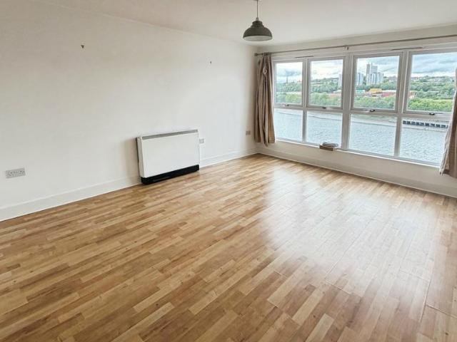 The Armstrong, The Staiths. 2 bed flat to rent £1,000 pcm £231 pw