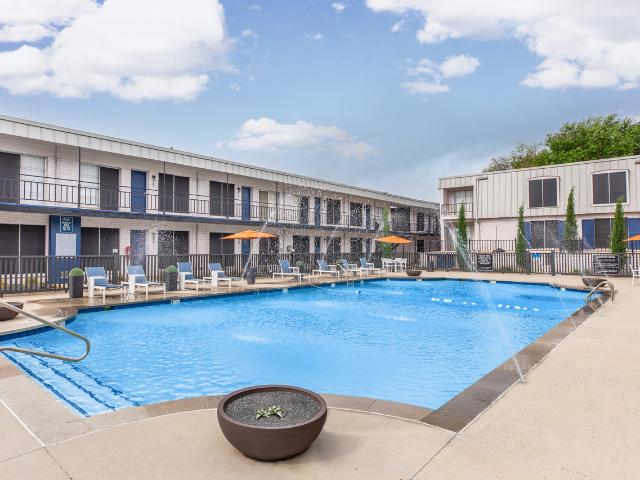 The Ashley at Bluffview Apartments 2 Bedroom Apartment for Rent at 9401 Mixon Dr, Dallas, TX 75220 Midway Hollow