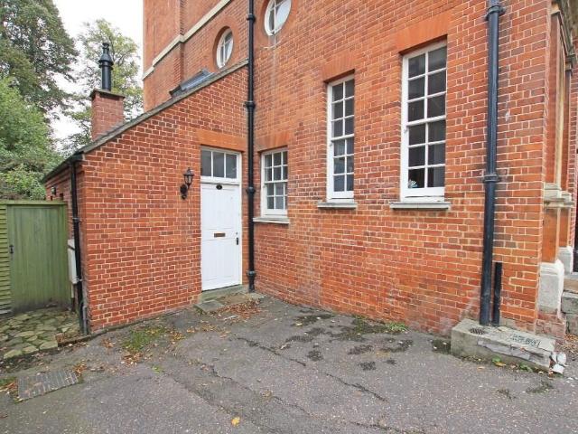 The Avenue, Newmarket CB8, 2 bed flat to rent, £1,050 pcm | PrimeLocation
